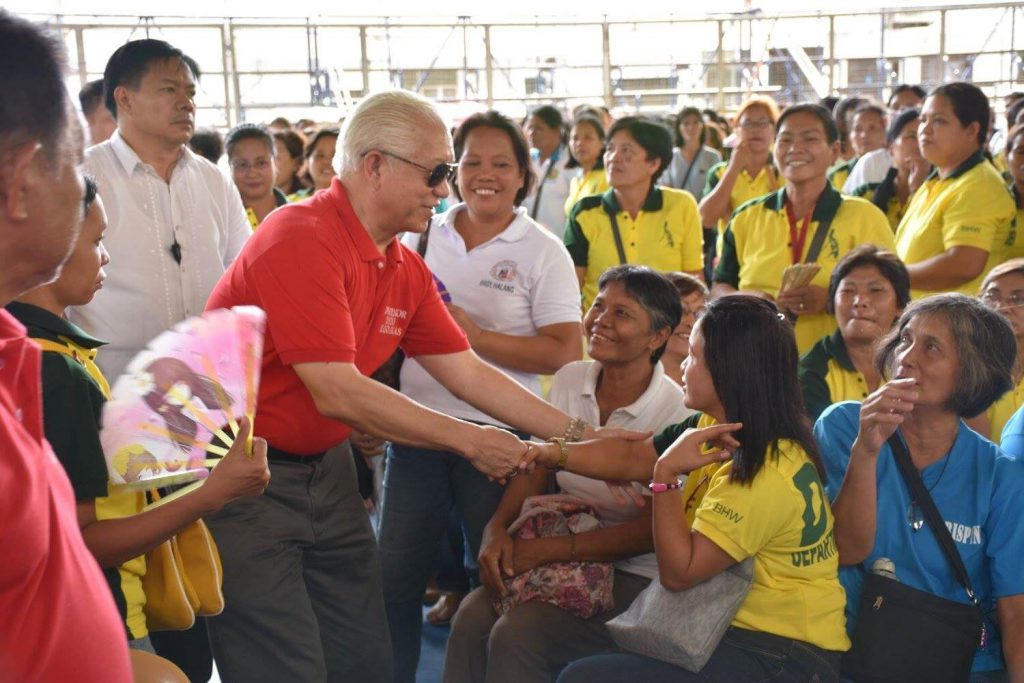 Mga volunteer workers ng Batangas tumanggap ng honorarium - Ipinamahagi ...