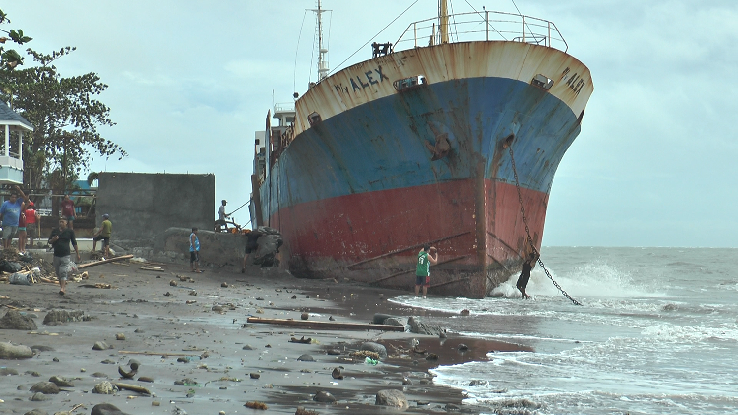 Cargo ship, sumadsad sa Brgy. Talao-Talao, Lucena City - Sumadsad sa ...